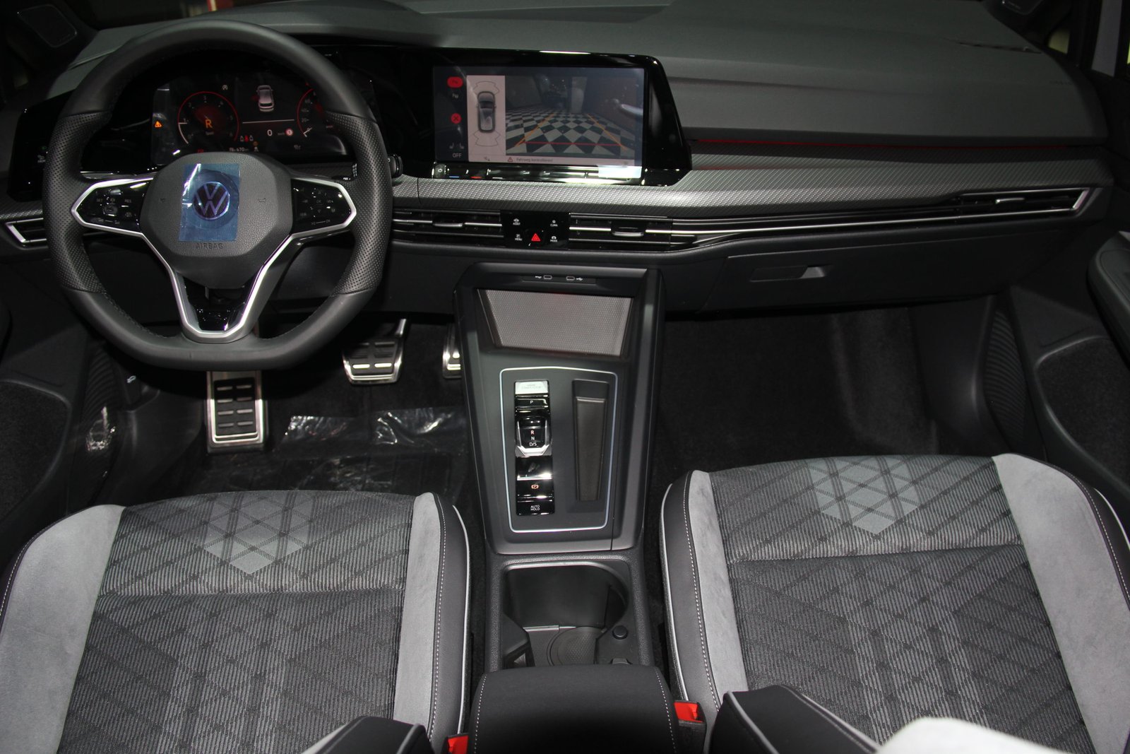 Volkswagen Golf 8 R-Line (Importée neuve) - Luxury Auto