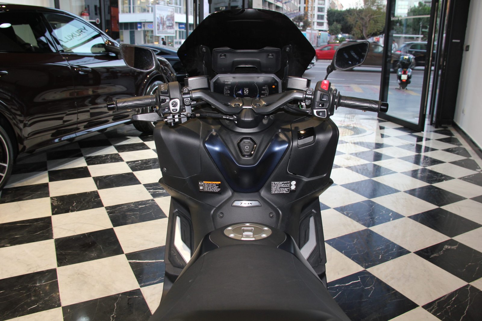 YAMAHA T MAX 560 - Luxury Auto
