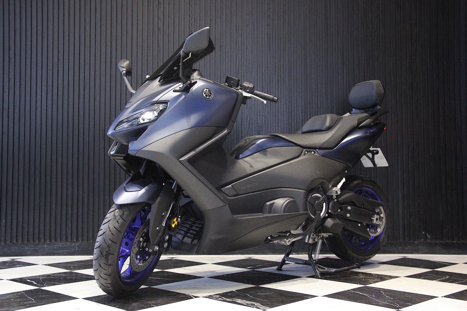 YAMAHA T MAX 560 - Luxury Auto